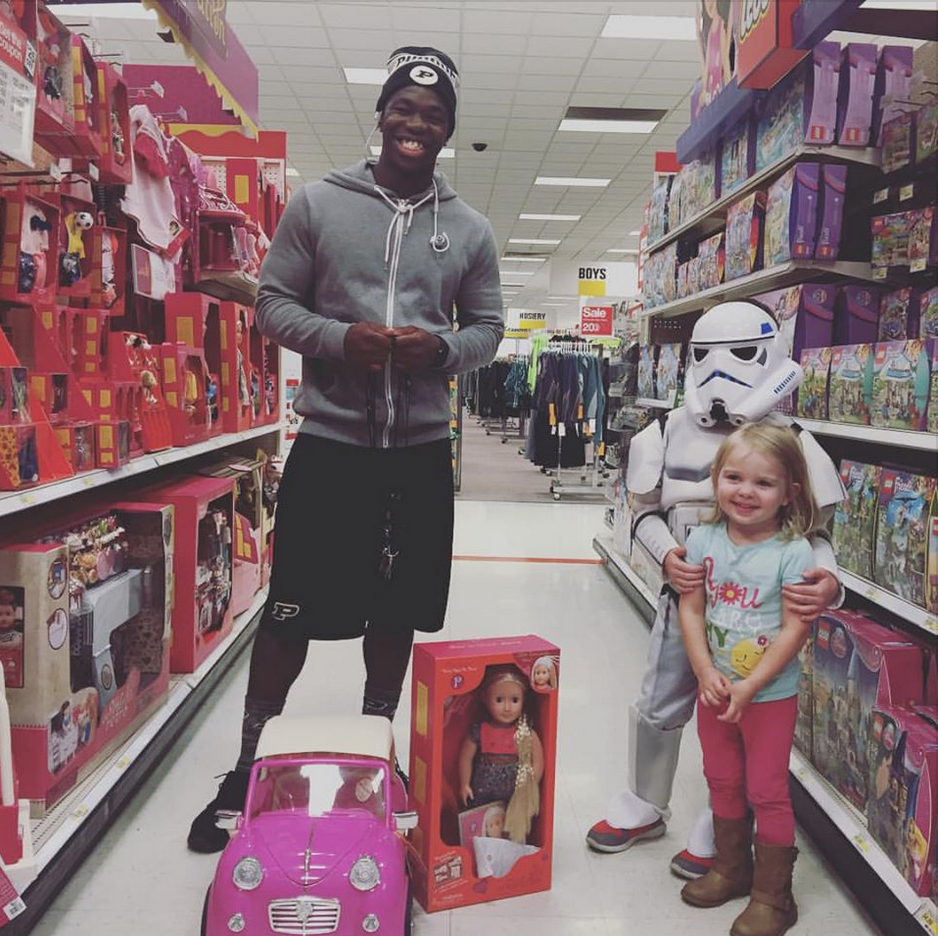 Toddler's Toy-Aisle Tantrum Leads to Unbelievable Act of Kindness ...