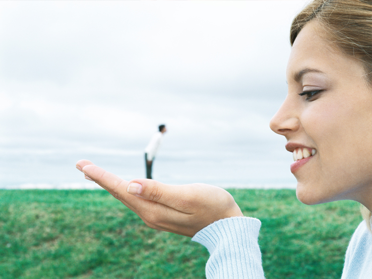 Forced Perspective Photography in 9 Optical Illusions