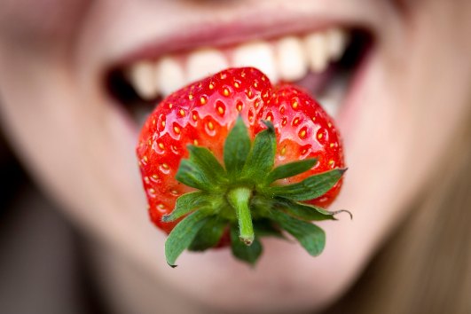 How to Whiten Teeth With Strawberries at Home