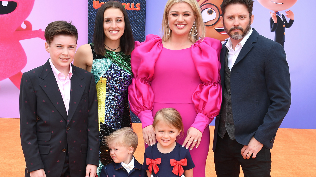 Take a Look Inside Kelly Clarkson's Cabin | Woman's World