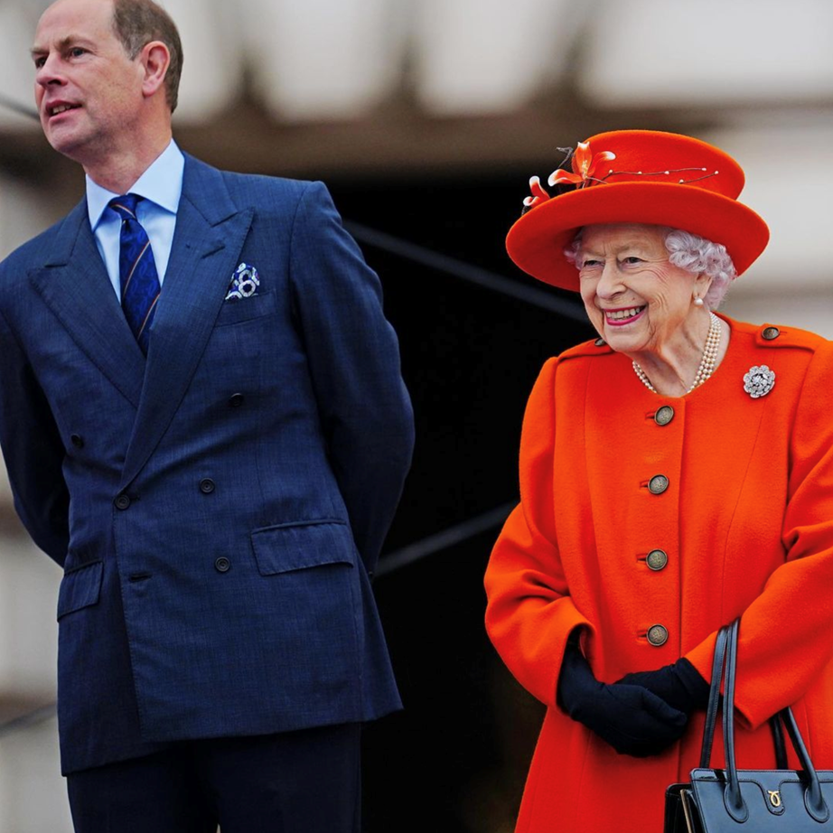 Queen Elizabeth Returns to Buckingham Palace | Woman's World