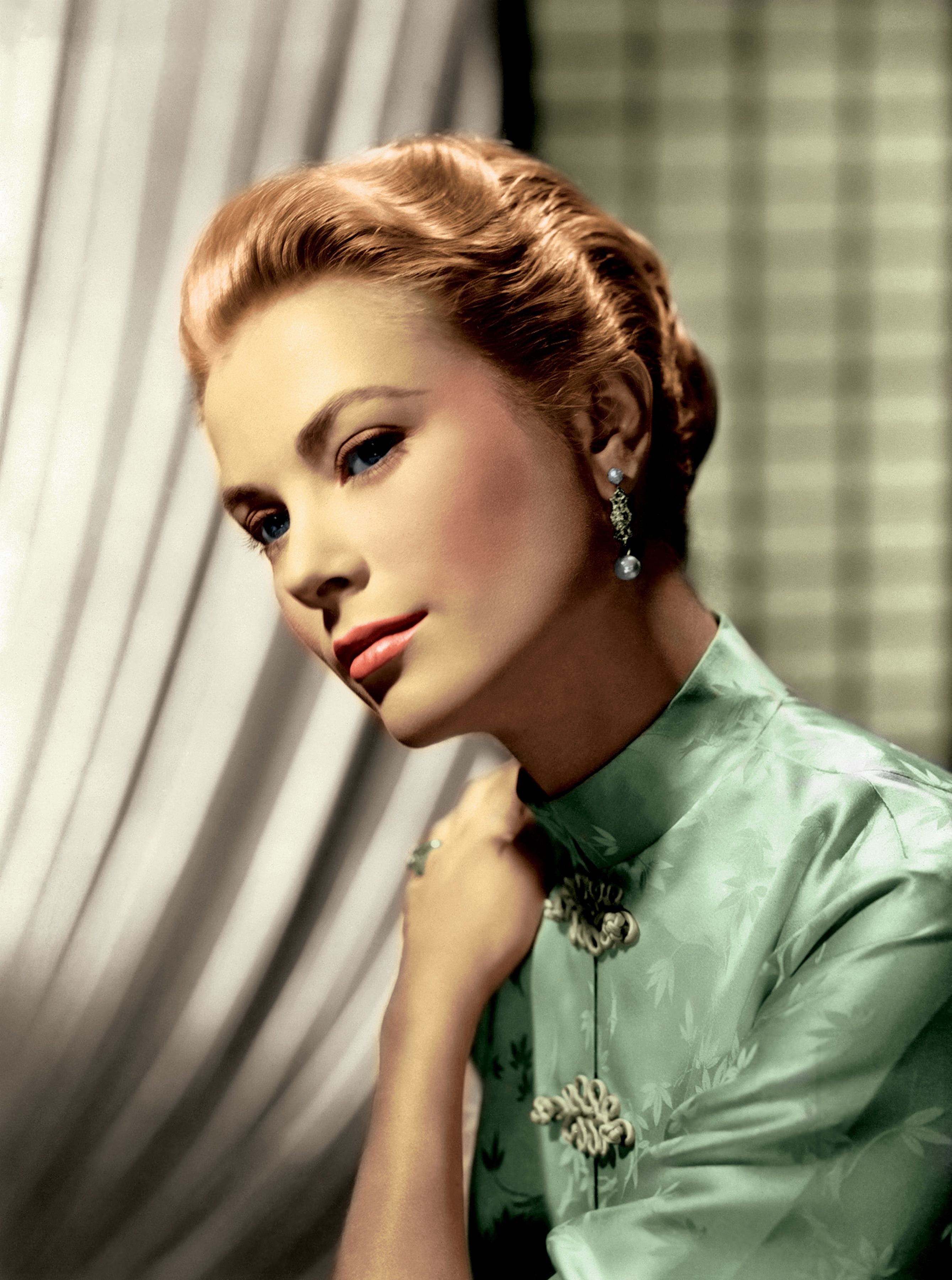 Grace Kelly's Contour Blush Trick, Revealed | Woman's World