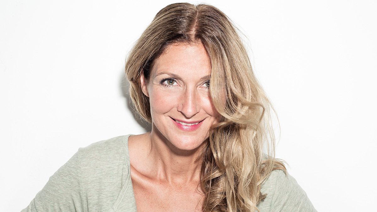 5 Dermatologist-Recommended Shampoos for Hair Loss | Woman's World