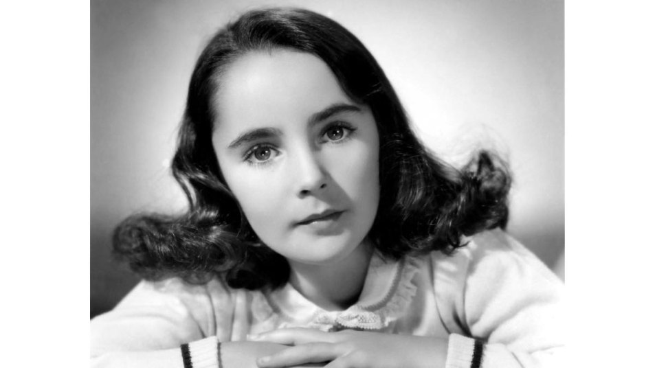Young Elizabeth Taylor: 16 RARE Photos of the Hollywood Starlet | Woman ...