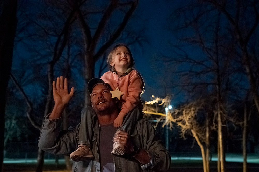 Ordinary Angels Movie: Hilary Swank And Alan Ritchson Open Up (VIDEO ...