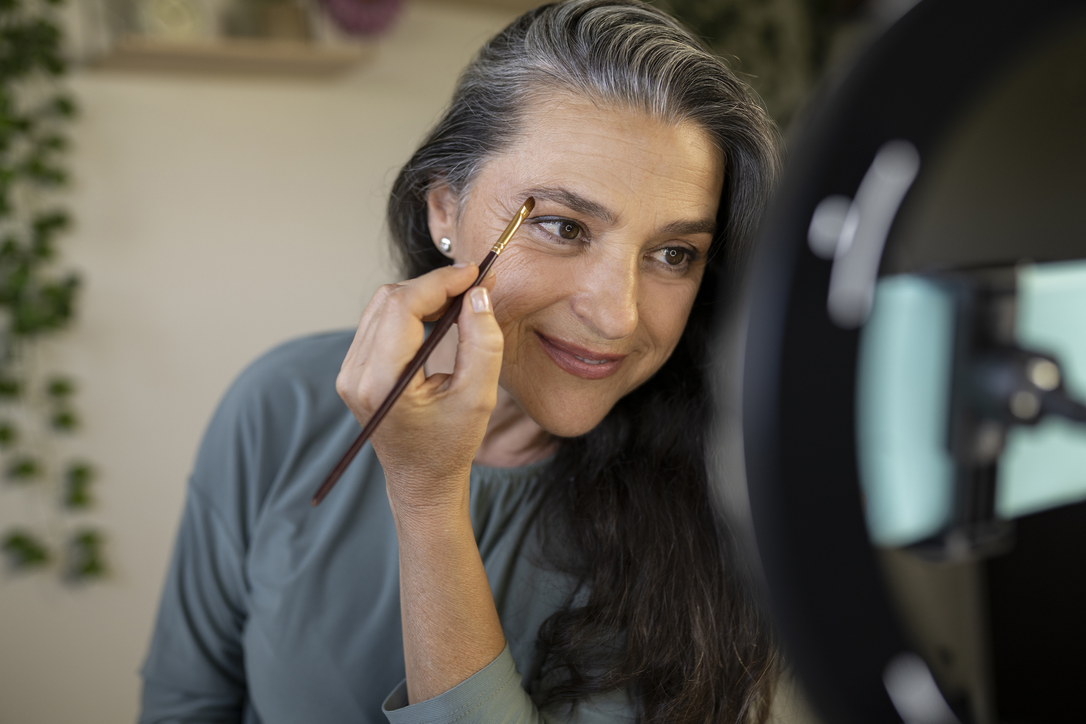 How to Dye Eyebrows At Home for Fuller Brows in Just 5 Minutes | Woman ...