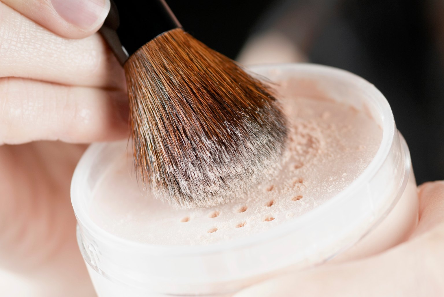 Best Setting Powder for Mature Skin That Makeup Artists Swear By