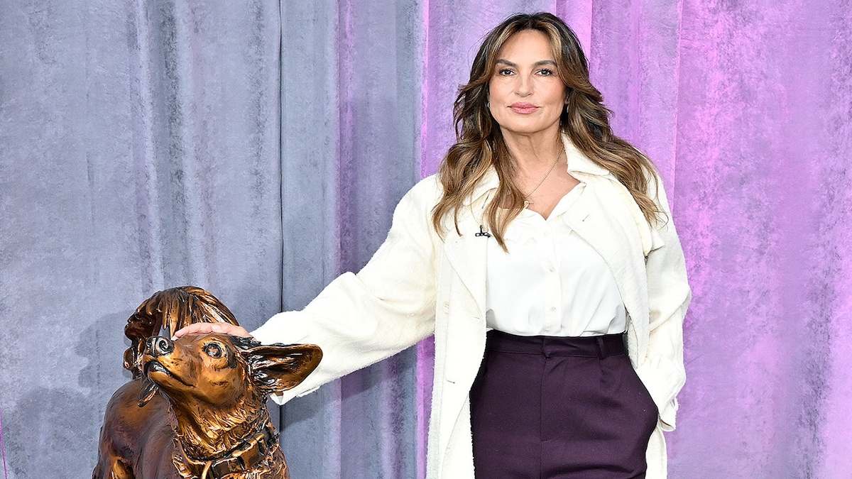 Mariska Hargitay and Kelli Giddish Nail the Viral 'Law & Order' Dance ...