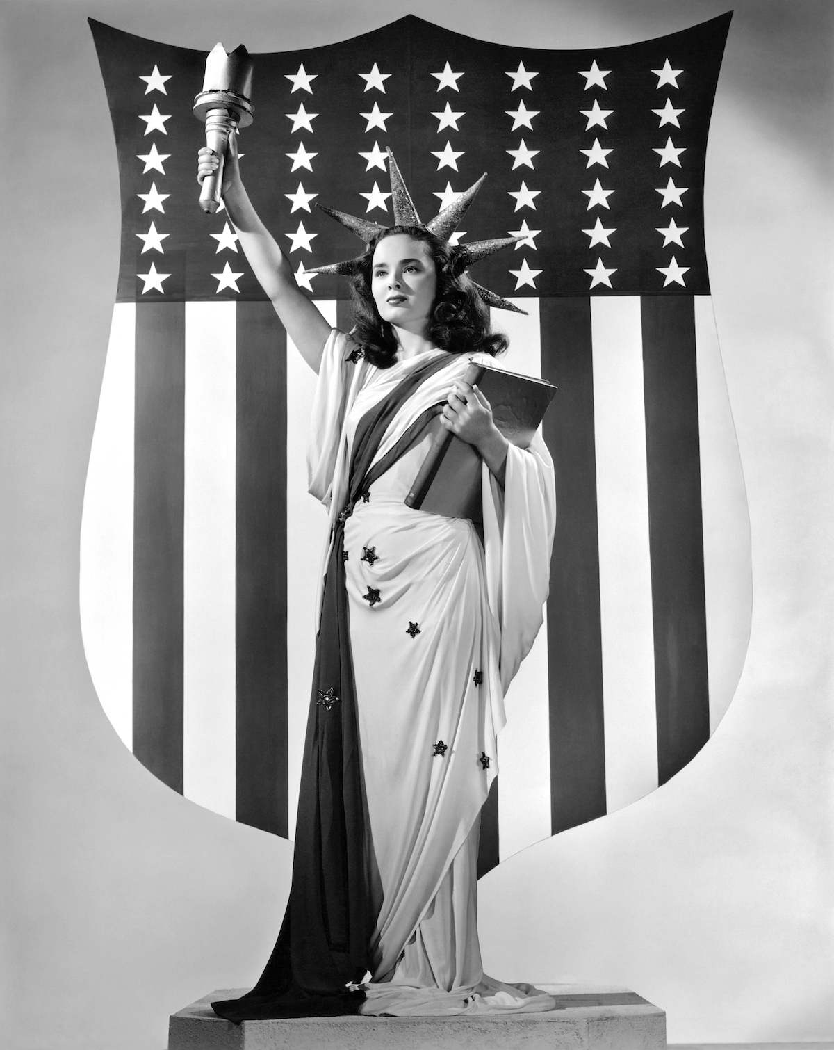 Vintage 4th of July: 13 Pinups to Give Your Holiday Retro Flair | Woman ...
