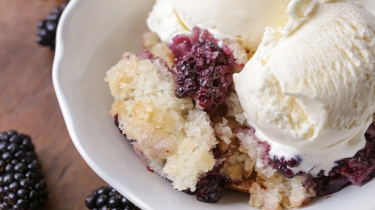 Easy Blackberry Cobbler Recipe: Sweet + Tart Dessert Delight | Woman's ...
