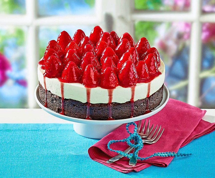 30 Strawberry Dessert Recipes That Really Wow | Woman's World