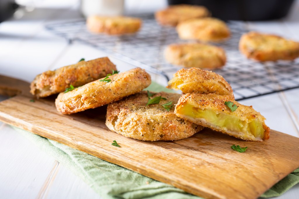 Our Fried Green Tomatoes Recipe Is Crunchy, Tender and So Easy to Make ...