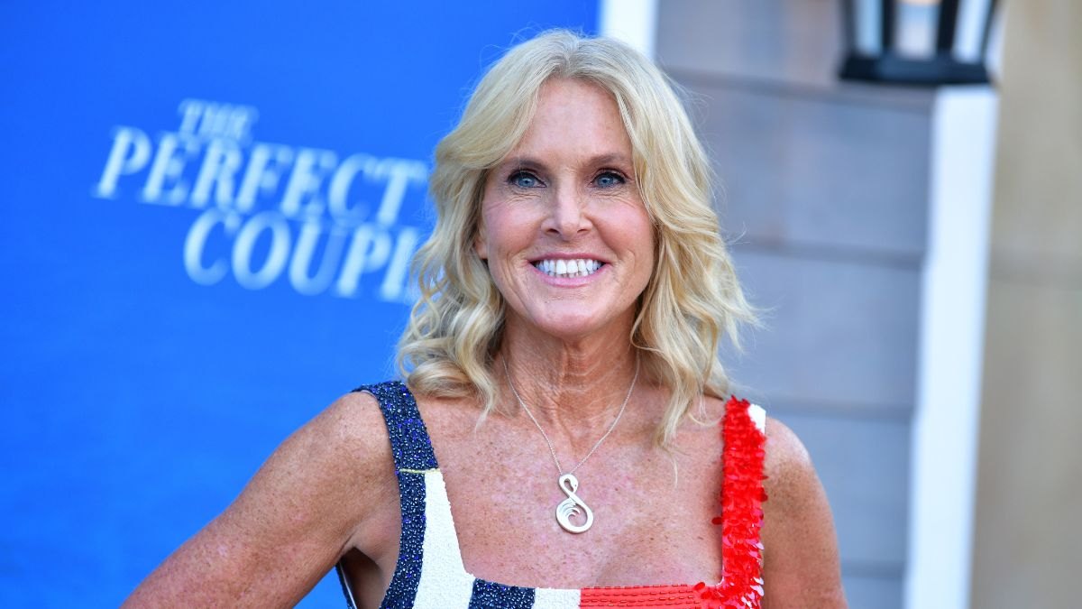 Bestselling Author Elin Hilderbrand Opens Up About Breast Cancer ...
