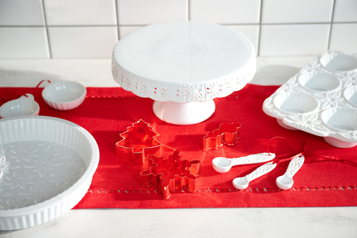 Sandra Lee QVC: All About Her New ‘Aunt Sandy Claus’ Holiday Collection ...