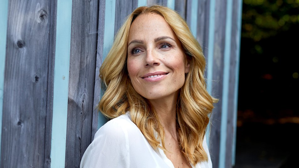 How To Curl Hair With a Straightener For All Hair Lengths | Woman's World