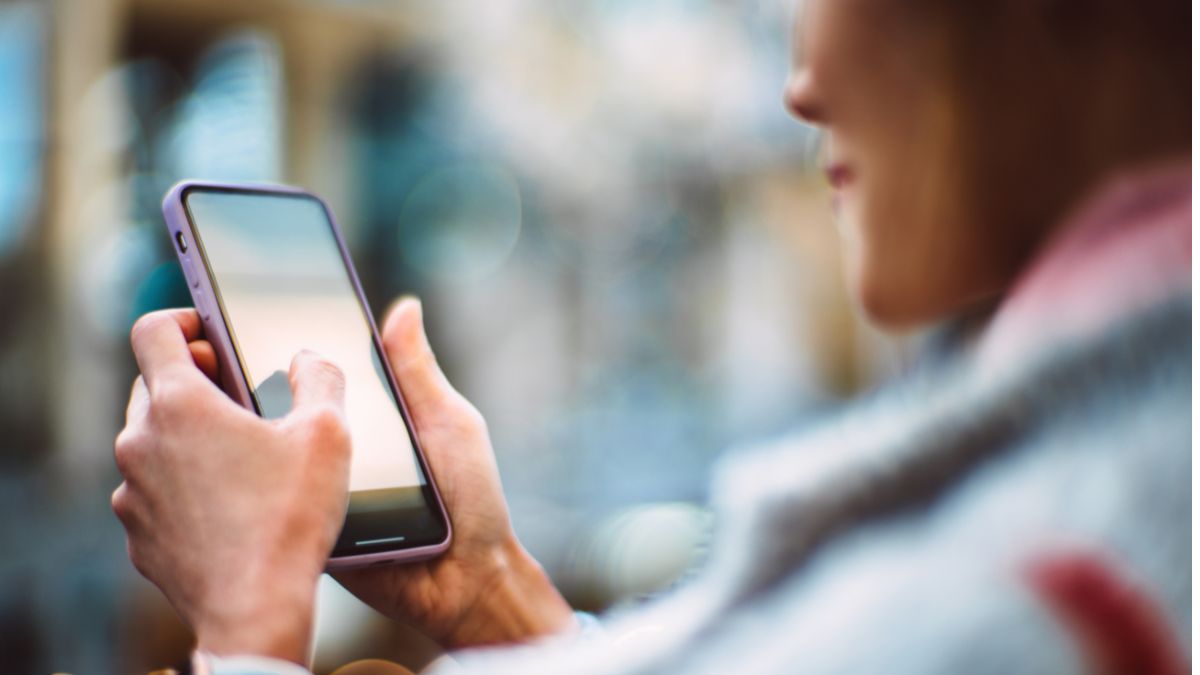 FBI Warns About Texting Between iPhones + Androids: What to Do | Woman ...