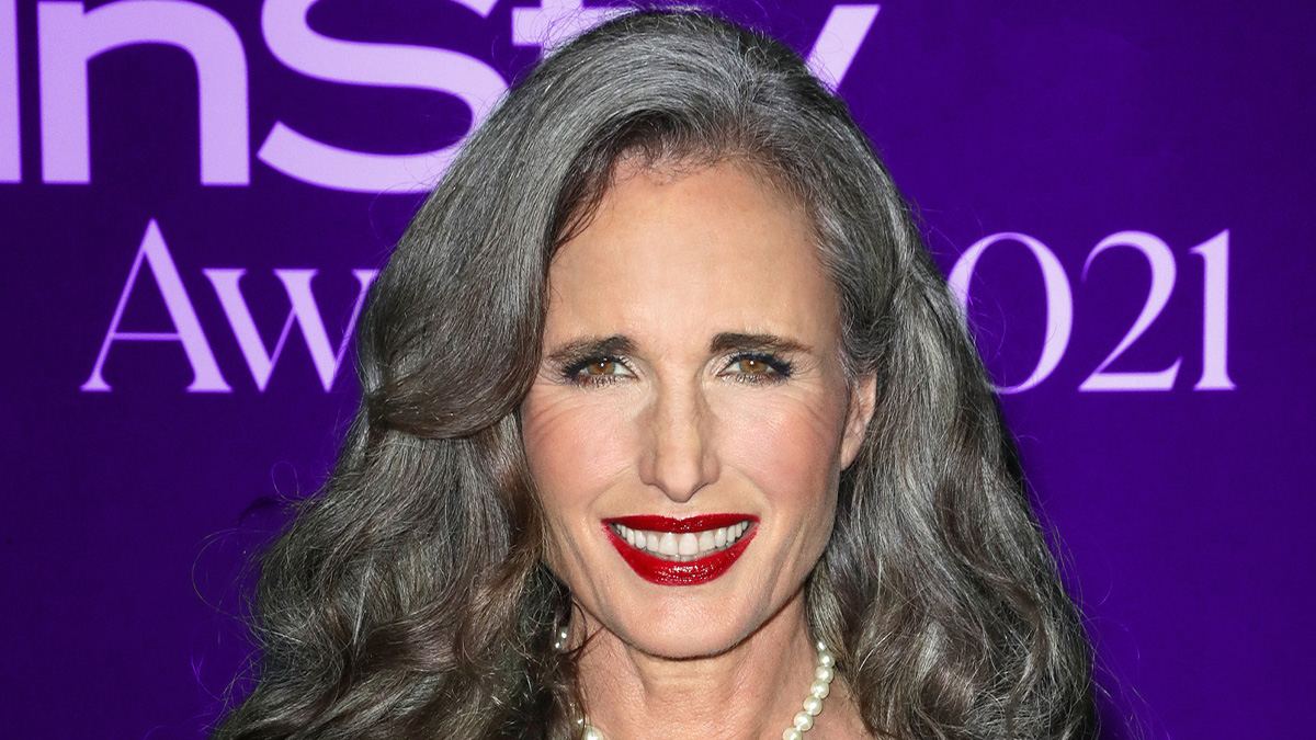 Red Lipstick Makeup Looks: Celebrity Makeup Artists' Tricks | Woman's World