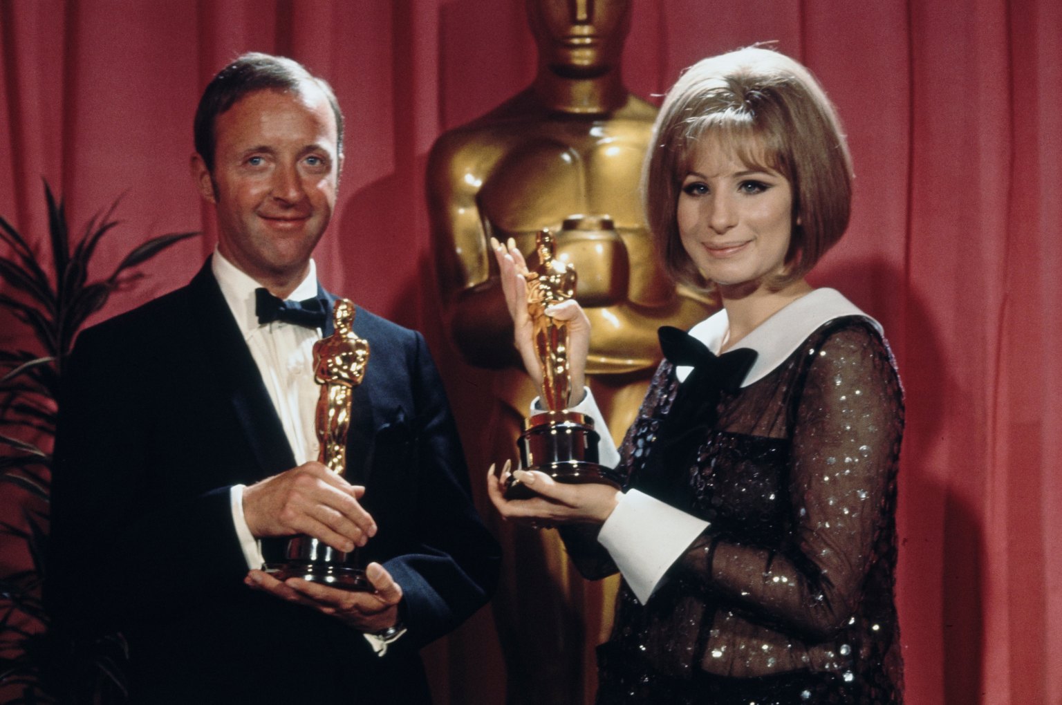 Katharine Hepburn and Barbra Streisand's Oscar Tie: An Iconic Moment ...