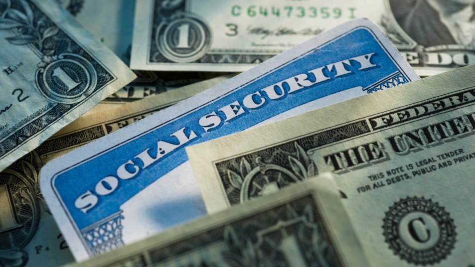 Social Security Raising Retirement Age: What to Know | Woman's World