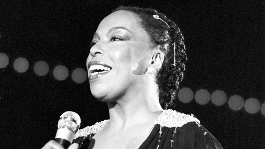 Remembering Roberta Flack: Grammy Winner Dead at 88 After ALS Battle ...