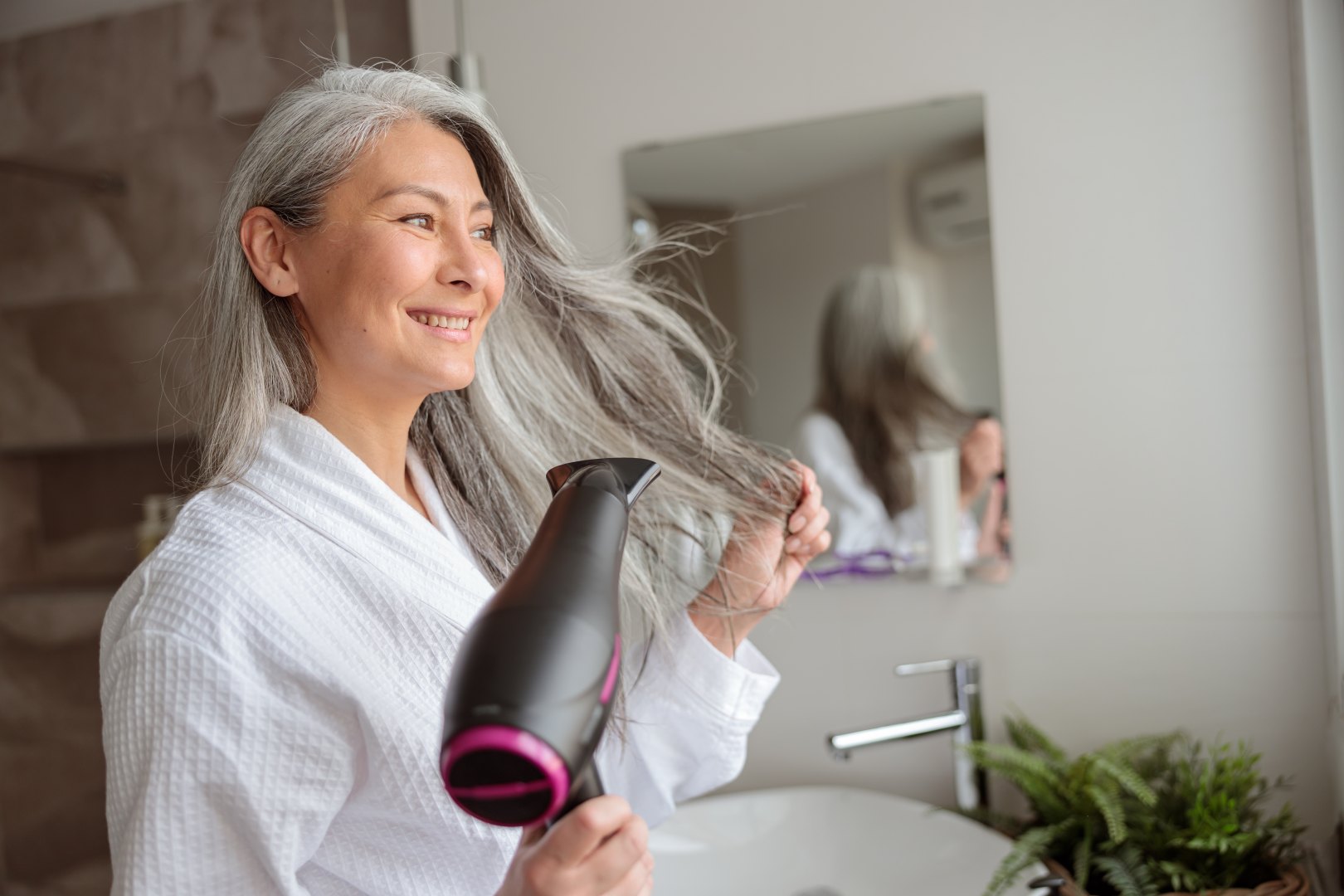 How to Blow Out Hair: Easy Steps From Hairstylists | Woman's World