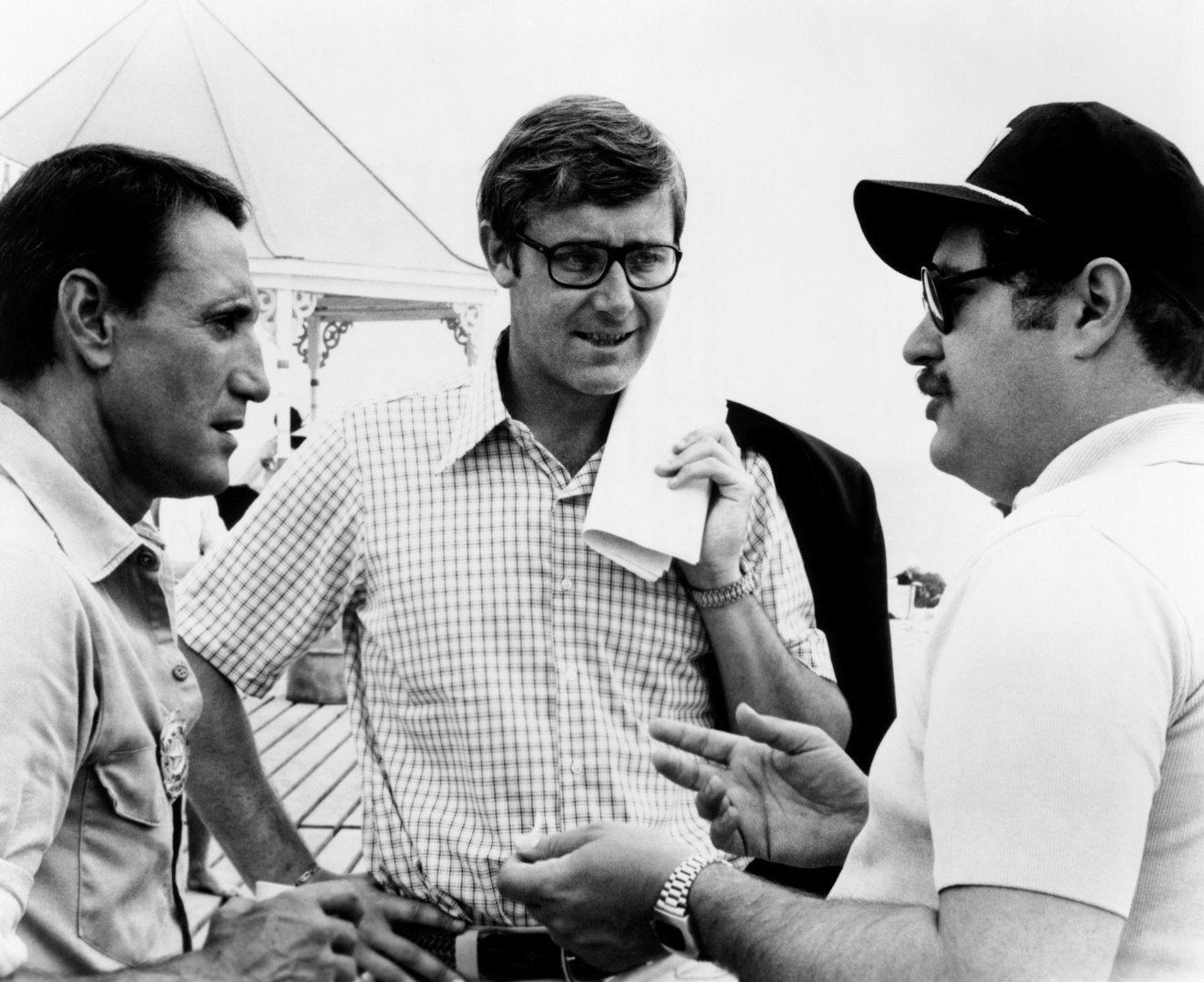'Jaws': 15 Rare Behind-the-Scenes Photos from the Terrifying Classic ...
