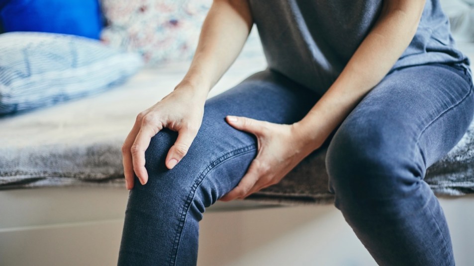 Inside Knee Pain? These Home Remedies Ease the Ache Naturally | Woman's ...