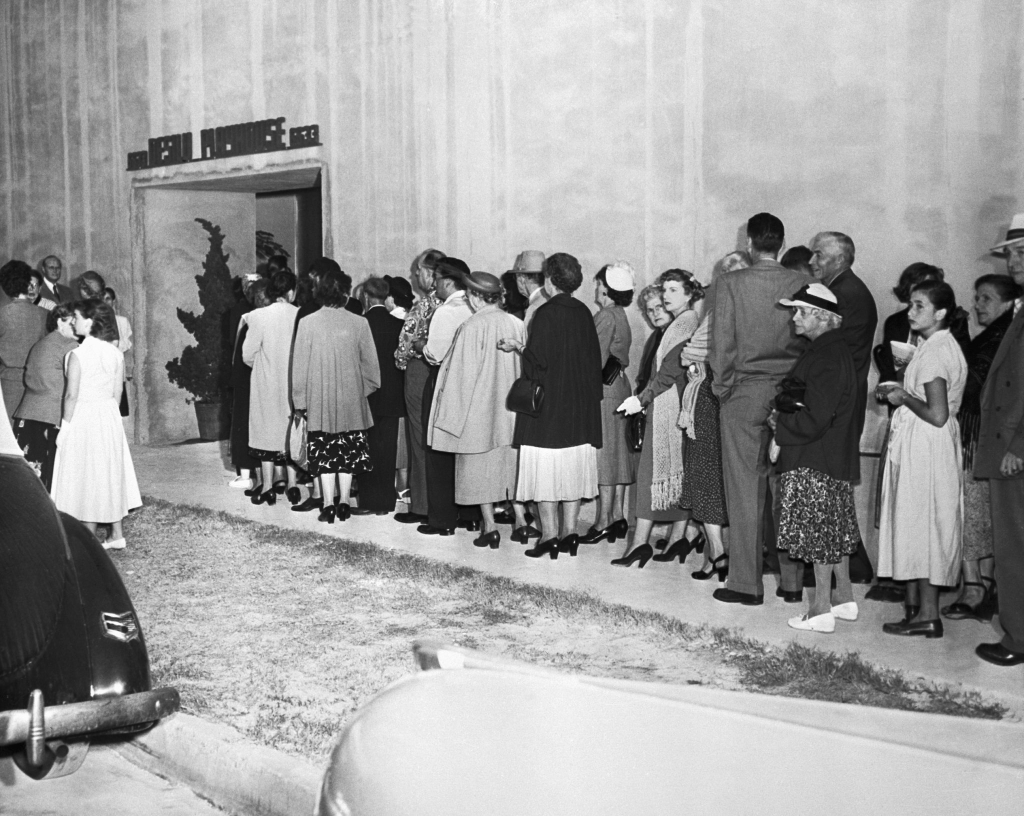 25 Rare 'I Love Lucy' Behind-the-Scenes Photos of the Cast | Woman's World