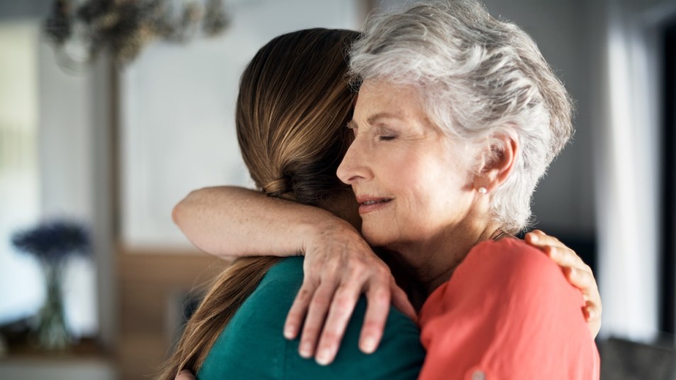 How to Comfort Someone: Experts Share Their Best Tips | Woman's World