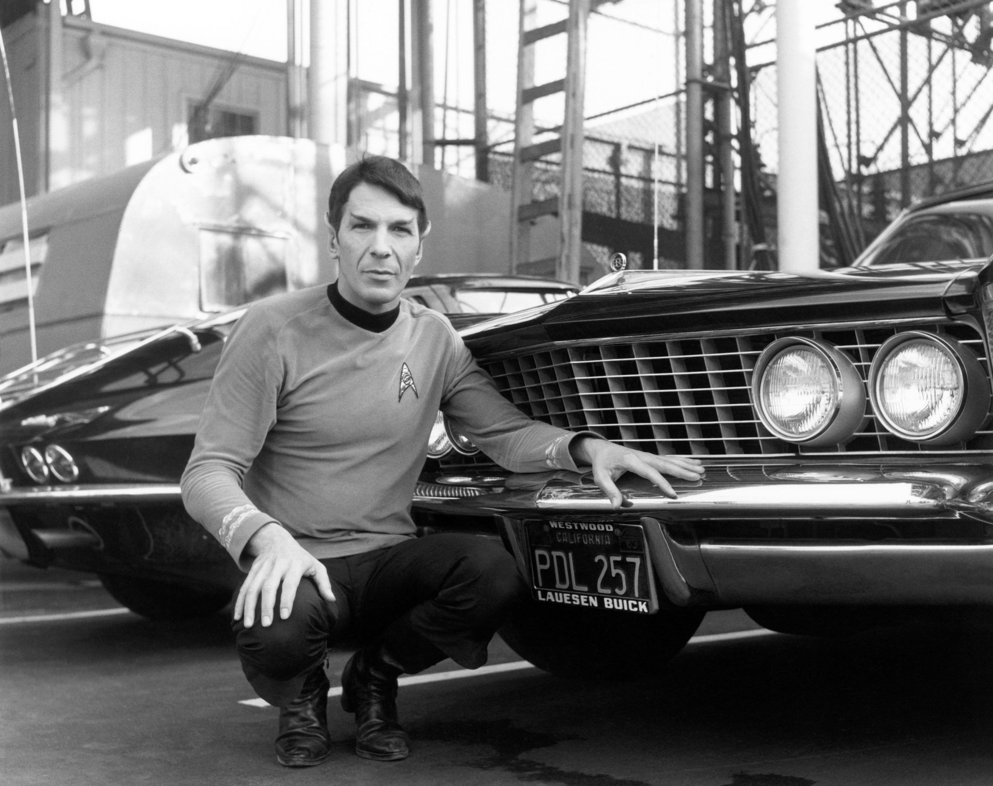 20 Rare ‘Star Trek’ Behind-the-Scenes Photos With Shatner, Nimoy ...
