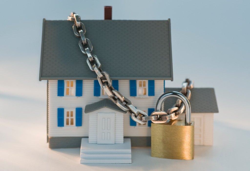 Home Title Theft Scams: What to Know About This Type of Fraud | Woman's ...