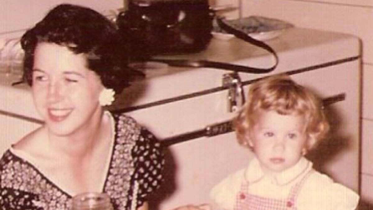 Author Susan Wiggs Pens Heartfelt Essay About Her Mother | Woman's World