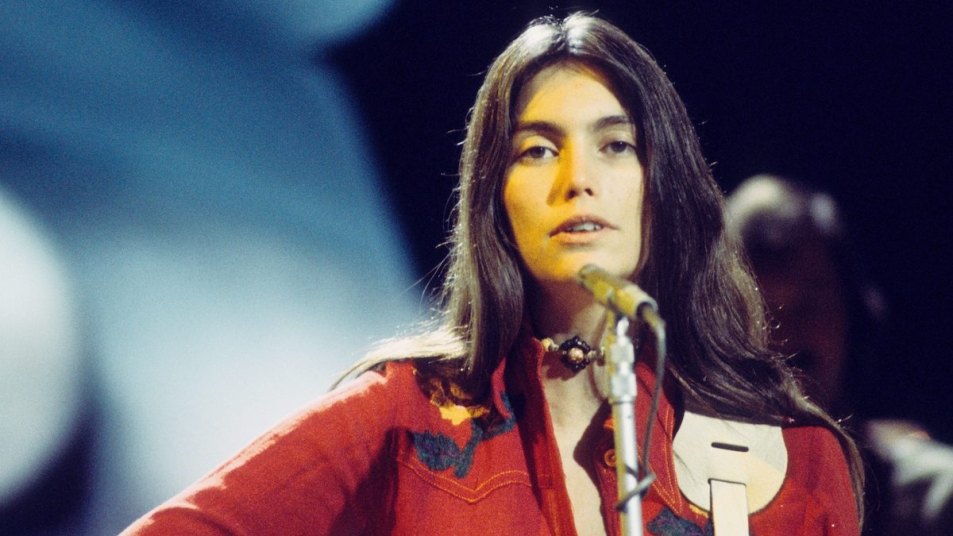 Emmylou Harris Young: 10 Photos of the Star Before Going Gray | Woman's ...