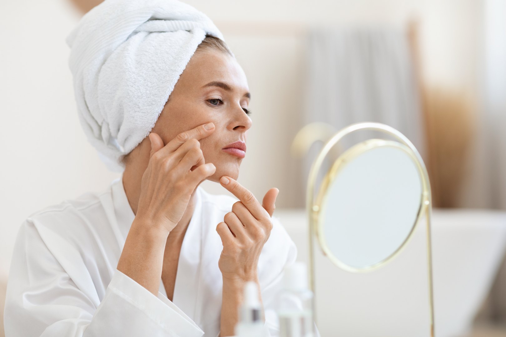 How to Get Rid of Adult Acne: Why Women Over 40 Have Breakouts | Woman ...