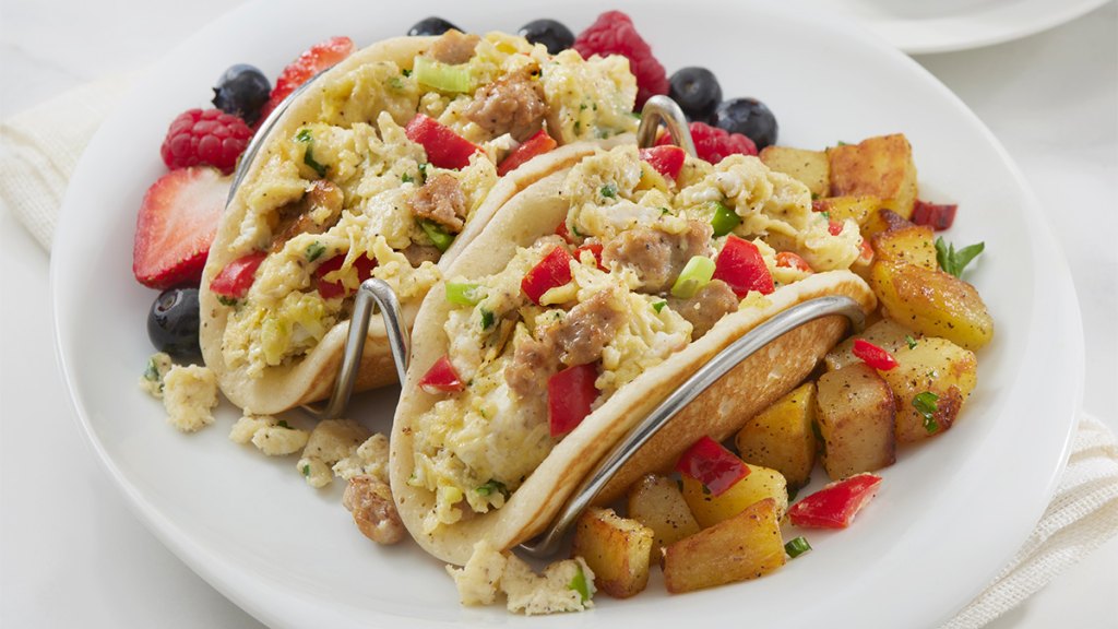 Pancake Tacos Recipe Is an Easy Wow-Worthy Breakfast Treat for a Crowd ...