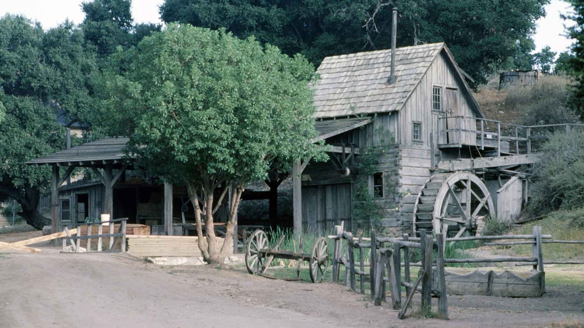 'Little House' Stars Share Emotional 'Homecoming' to Ingalls Locations ...