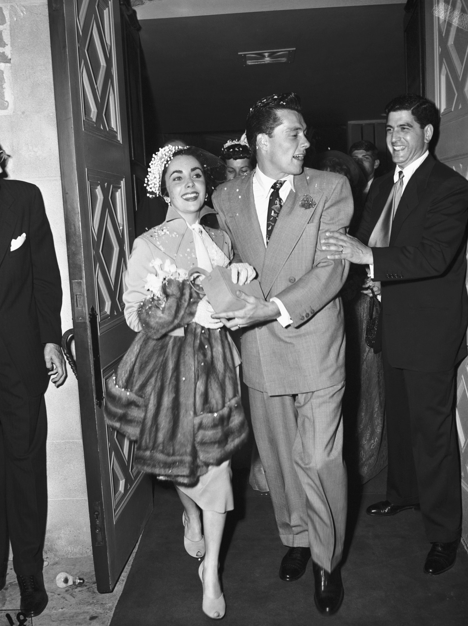 7 Rare Wedding Photos of Elizabeth Taylor and Her Famous Husbands ...