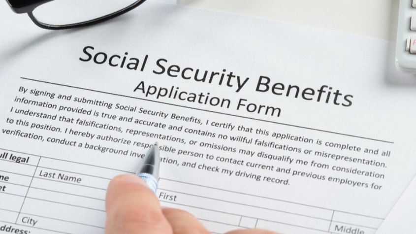 How a 401(k) Withdrawal Can Shrink Your Social Security Check | Woman's ...