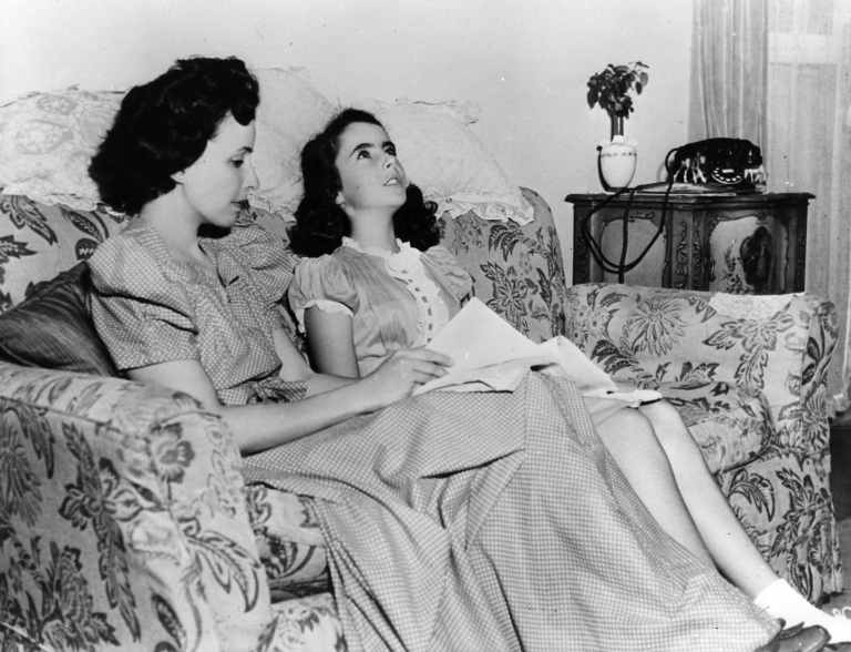 Elizabeth Taylor Young and at Home: Rare Photos Behind the Scenes ...