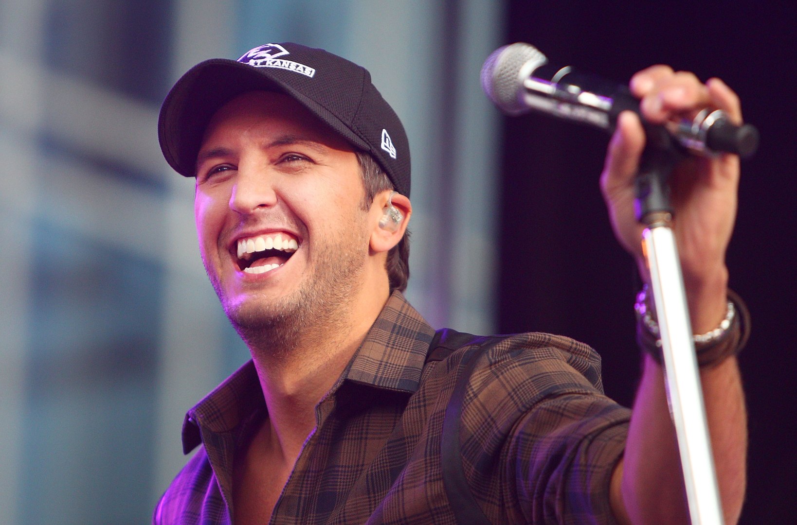 Inside Luke Bryan's $160M Net Worth: 'Idol,' Music & Real Estate ...