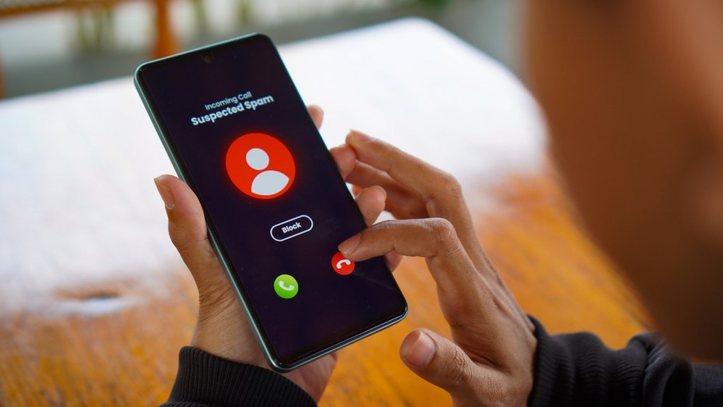 Law Enforcement Fraud Alert: How to Spot the Sheriff Scam Call | Woman ...