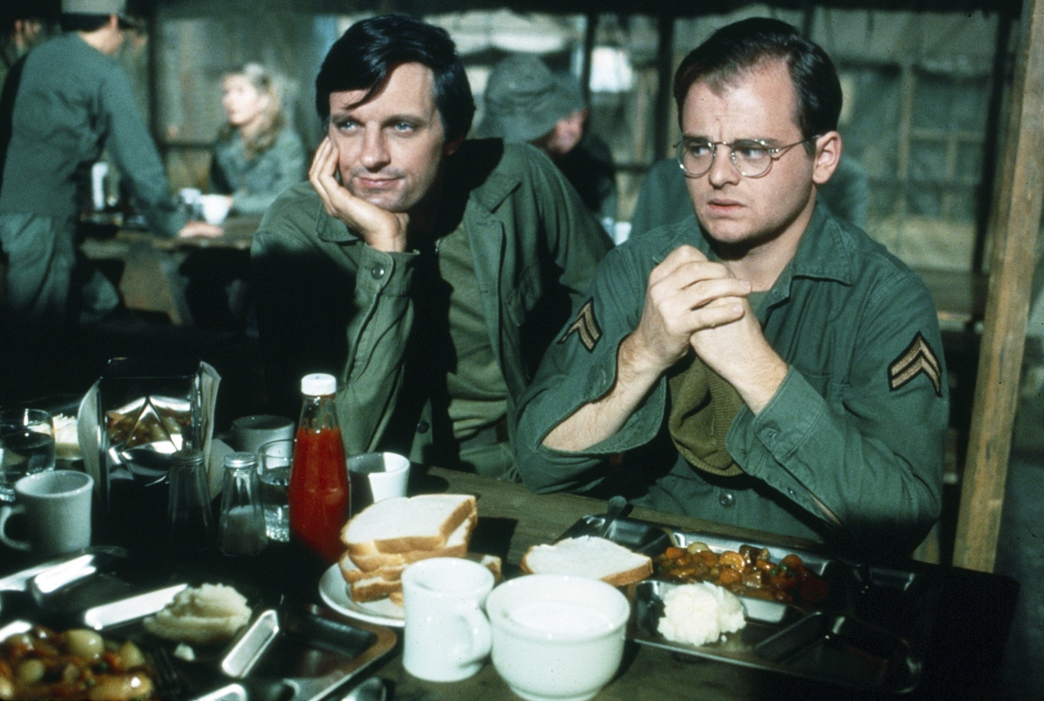 Alan Alda Reveals 19 Heartwarming 'M*A*S*H' Behind-the-Scenes Secrets ...