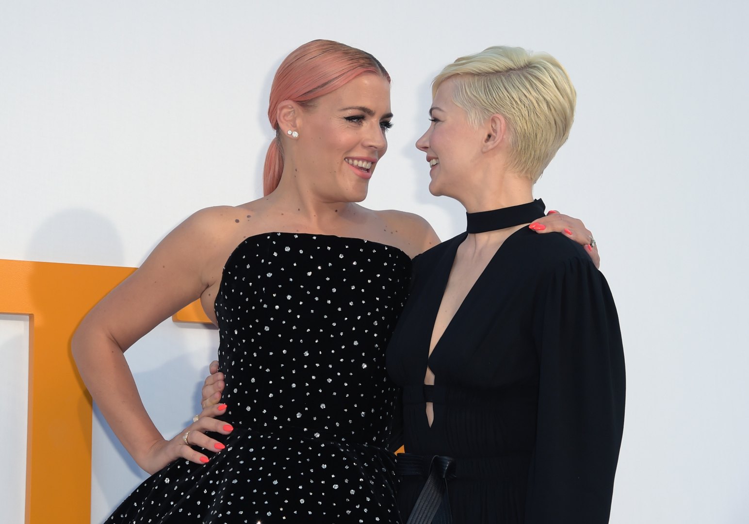 Inside Michelle Williams and Busy Philipps' Iconic 25-Year Friendship ...
