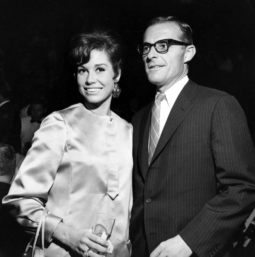 How Mary Tyler Moore's 3 Marriages Impacted Her Life Onscreen and Off ...