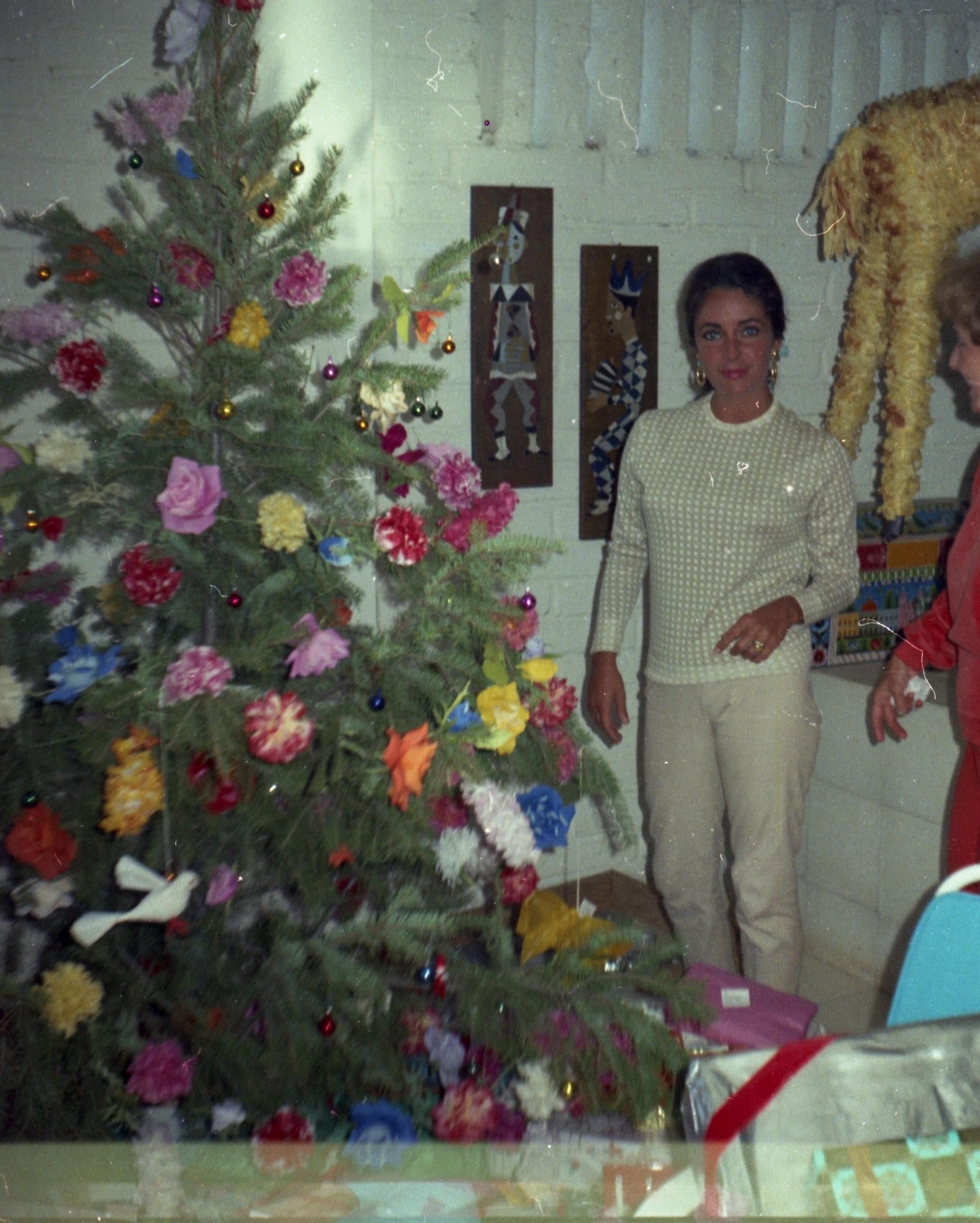 Elizabeth Taylor’s Assistant Reveals Star's Sweet Christmas Tradition ...