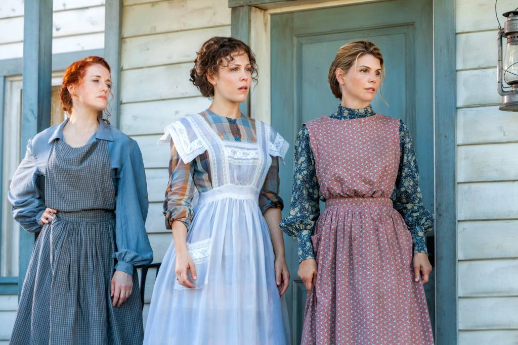 Lori Loughlin Is Back on ‘When Calls the Heart’ S14 After 5-Year Break ...