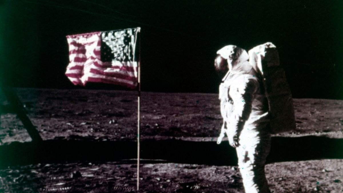 Moon Landing Pictures Reveal the Truth About Apollo 11